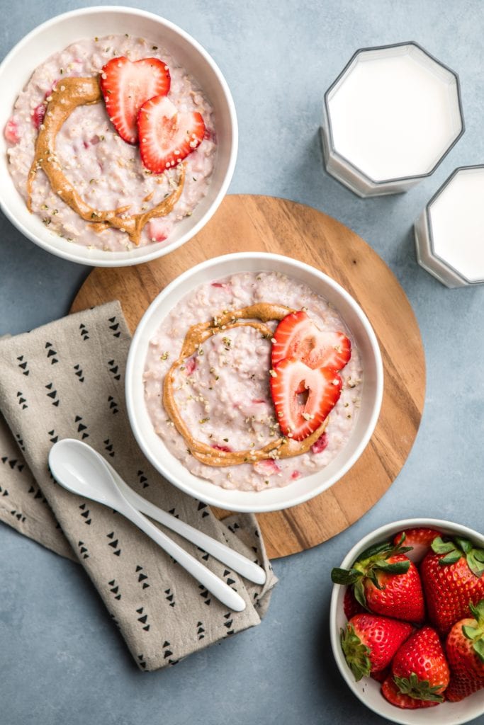 Strawberries and Cream Oatmeal | 5 Healthy Ingredients! - From My Bowl